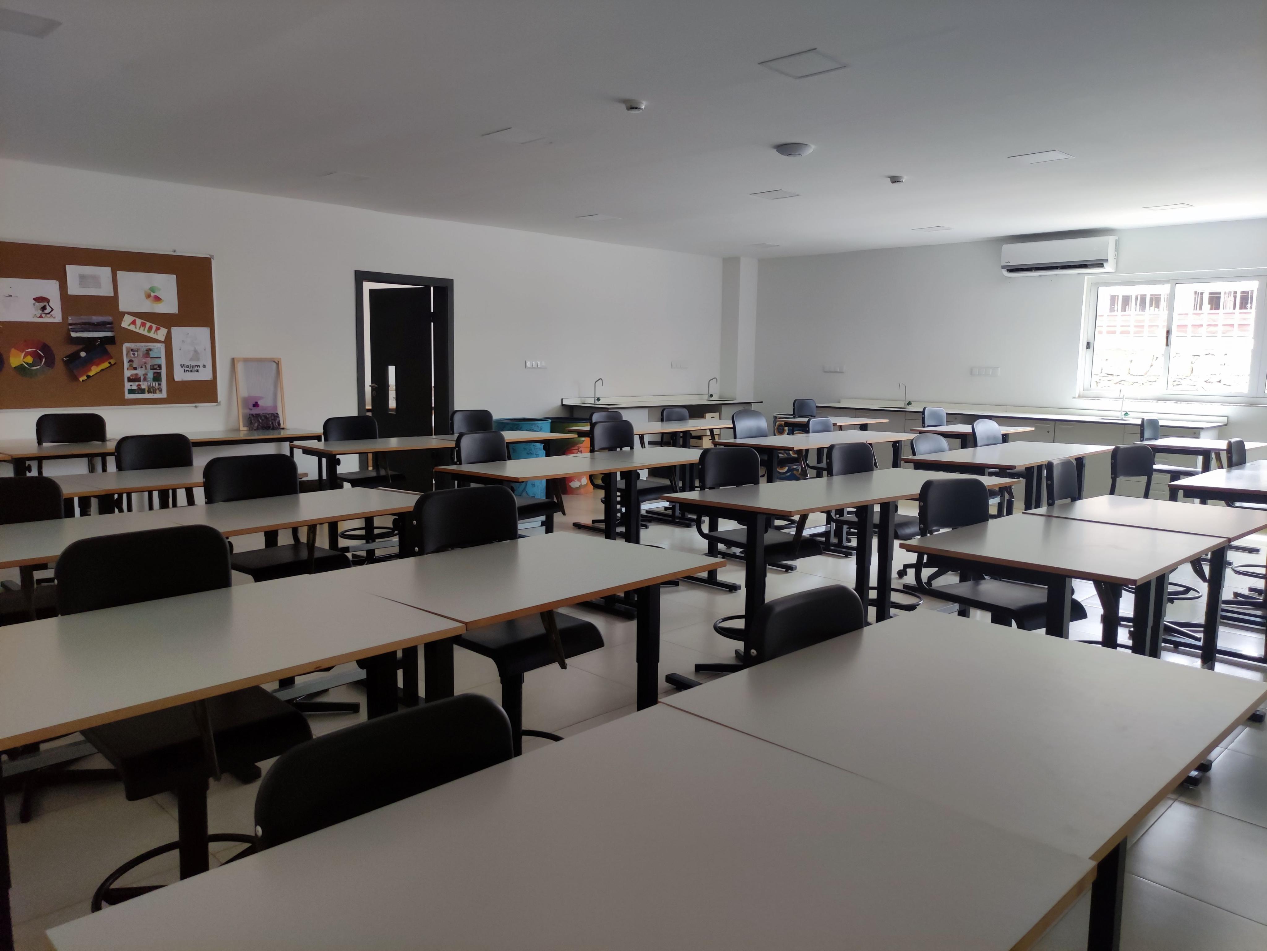 Pavilhão B - Escola Portuguesa de Cabo Verde - Centro de Ensino e ...